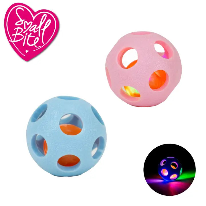 Small Bite Flashing Ball – Wildwood Pets